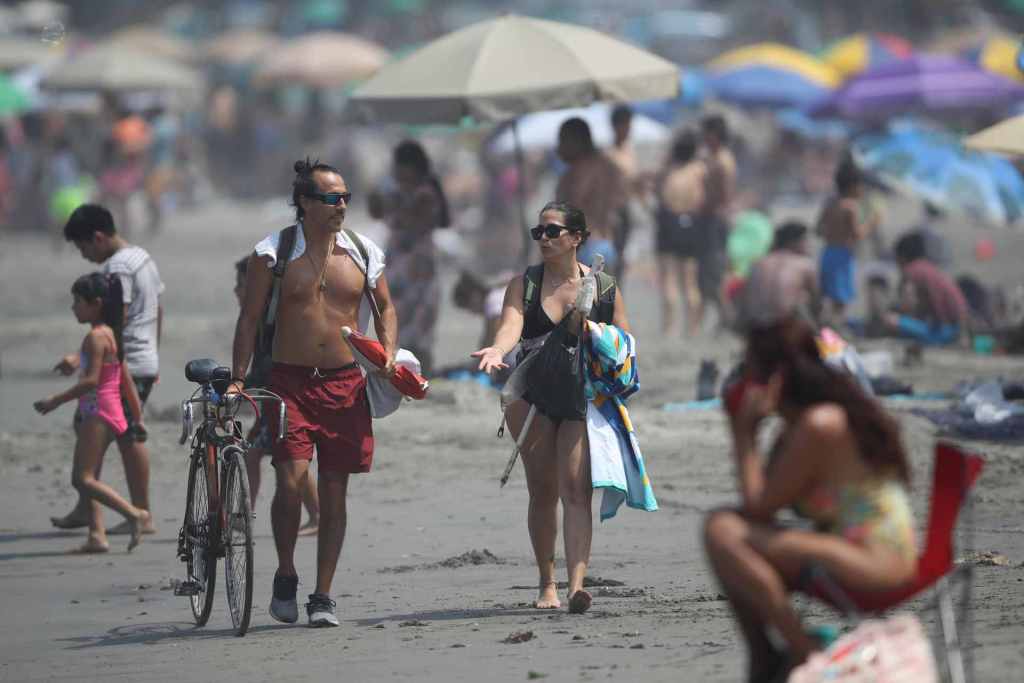 Autoridades en Perú emiten alerta en Lima por radiación ultravioleta “extremadamente alta”