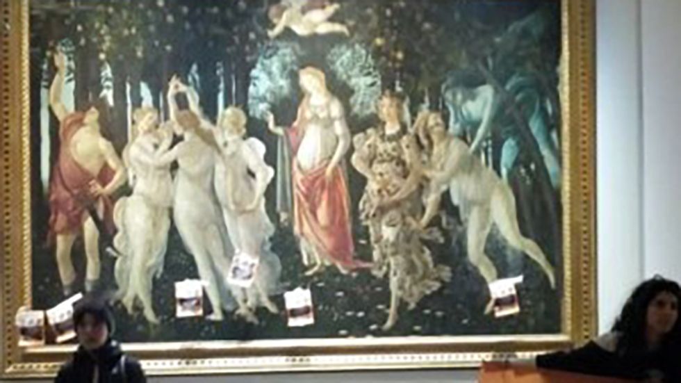 Activistas climáticos pegan carteles en “La Primavera” de Botticelli